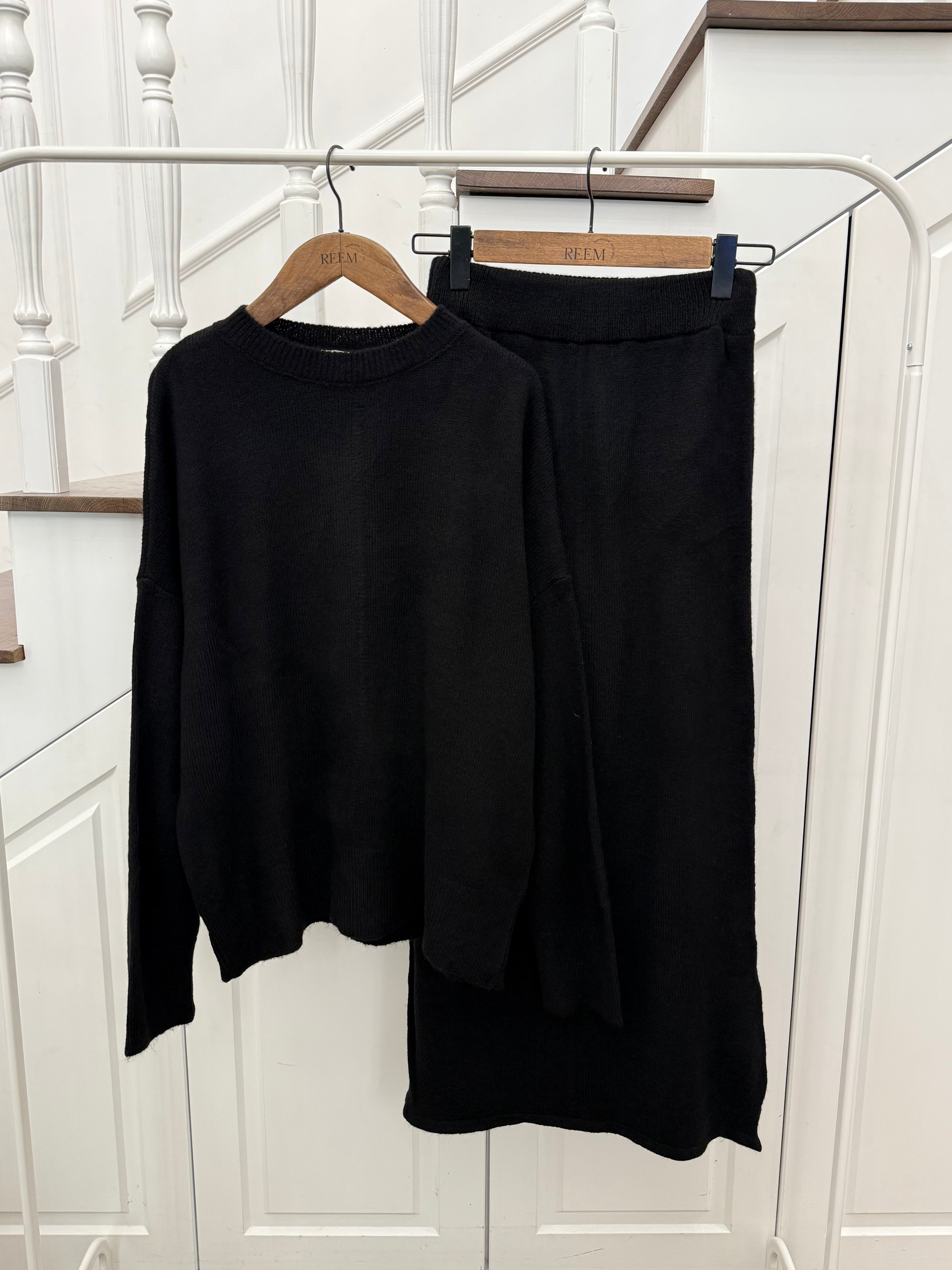 ST-777-BK – Reem Showroom